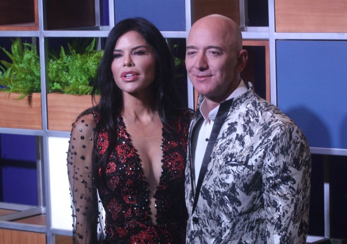 Jeff Bezos and Lauren Sánchez’s Wedding Invitation Reveals Unique ...