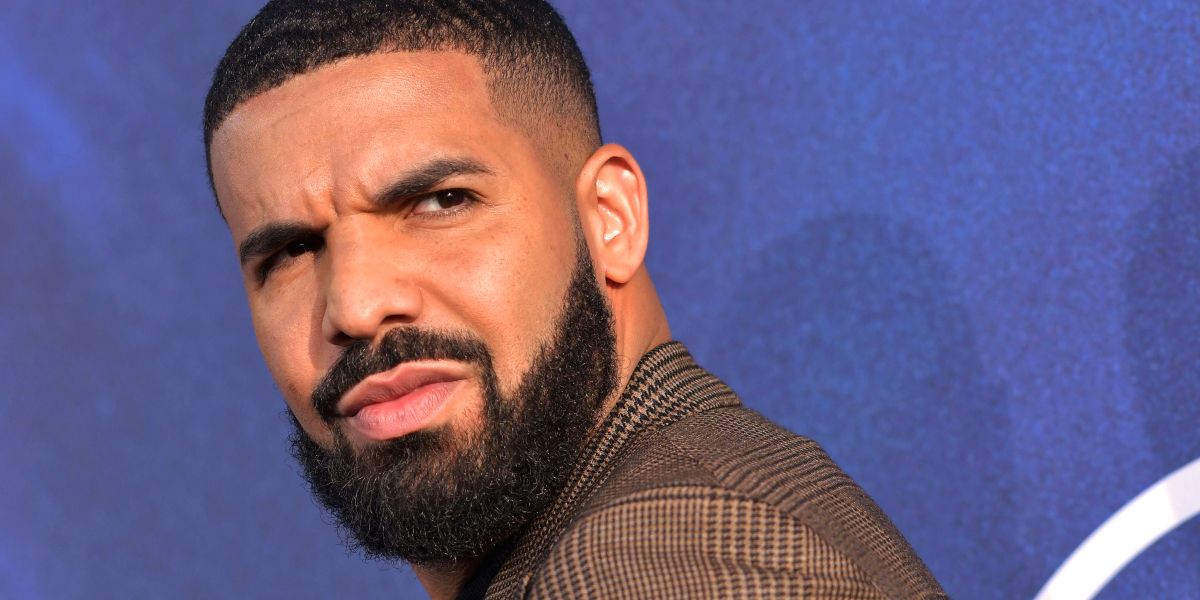 Fans Roast Drake After Posting a Shirtless Mirror Selfie