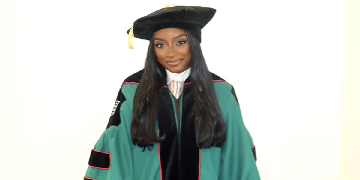 Simone Biles Celebrates Receiving Honorary Doctorate from Washington ...
