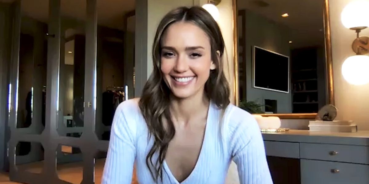 Jessica Alba Flaunts Chiseled Abs in Sleek Workout Look