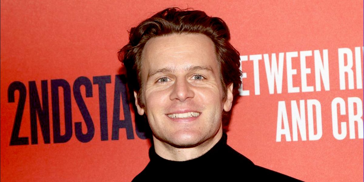 Jonathan Groff Straddles Keanu Reeves Mid-Show at the Tony Awards